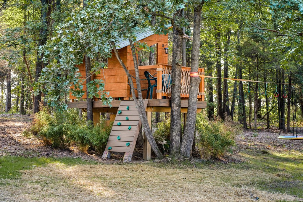 Small Simple Tree House The Tree House On The Hill – Squirrel Design