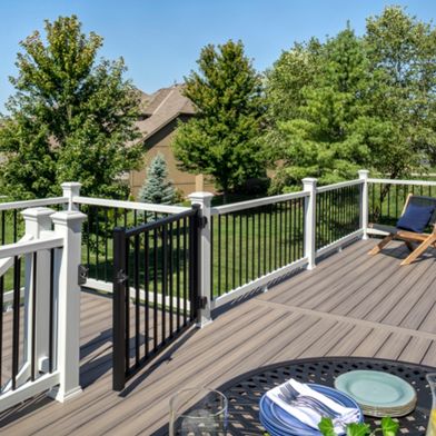 Trex Decking With Railing And Stairs