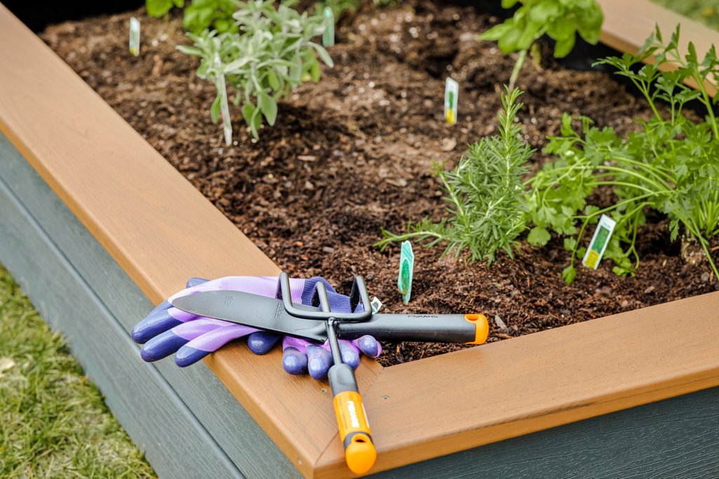 Raised Vegetable Garden Along Deck EASY RAISED GARDEN BED ON CASTERS